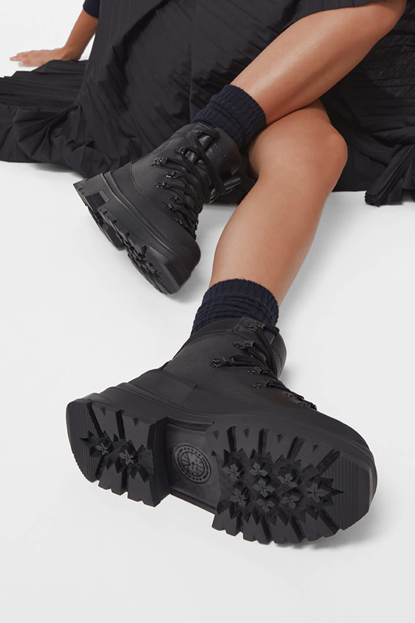 Shop Luxury Women's Boots - Winter & Puffer Boots | Canada Goose US